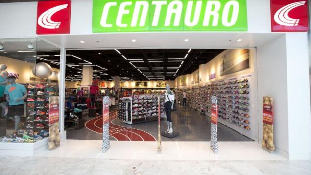 Jogando na defesa e no ataque, Centauro levanta R$ 900 milhões - Brazil ...